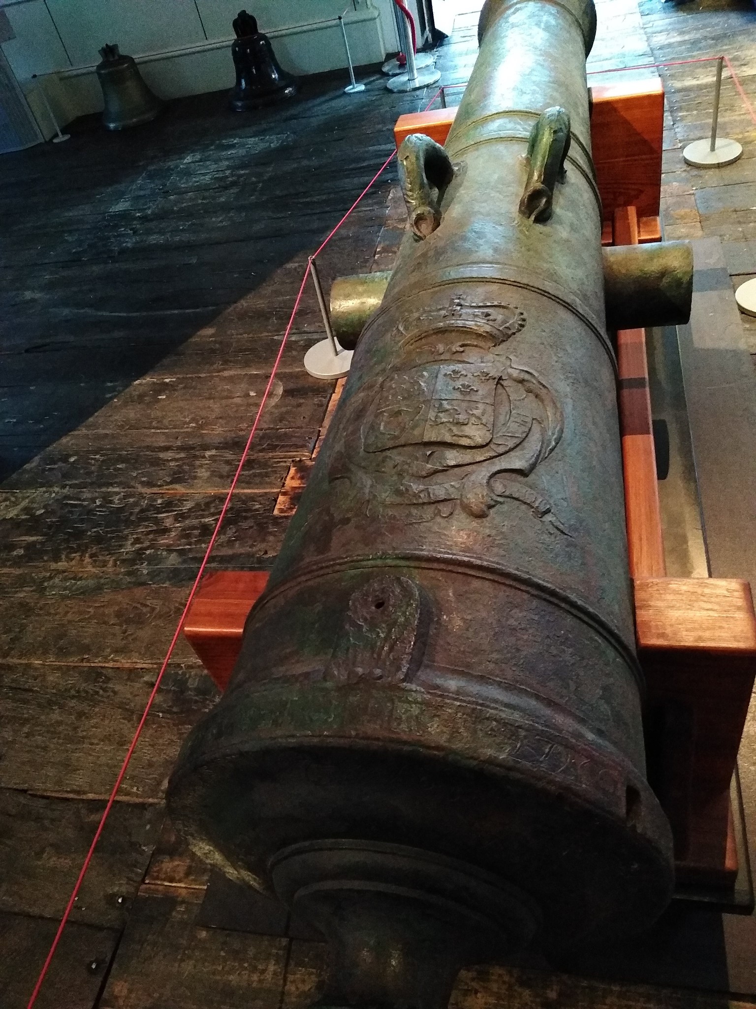 A 42-pounder bronze gun from HMS Victory (1737) – ULTIMA RATIO