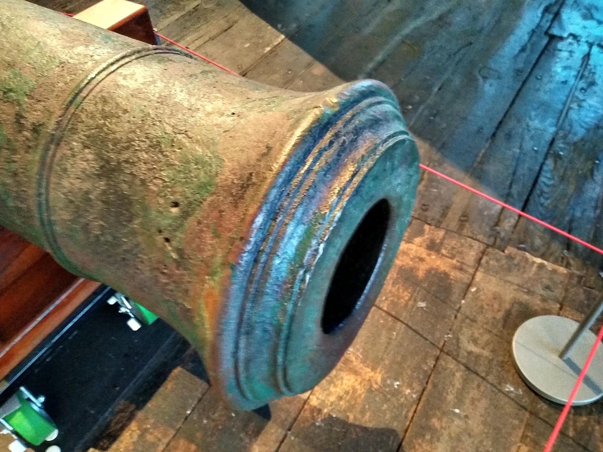 A 42-pounder bronze gun from HMS Victory (1737) – ULTIMA RATIO